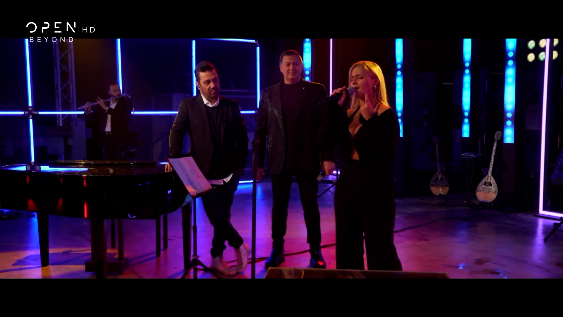 Η Vemily ερμηνεύει το τραγούδι «Πού είσαι» | OPEN TV