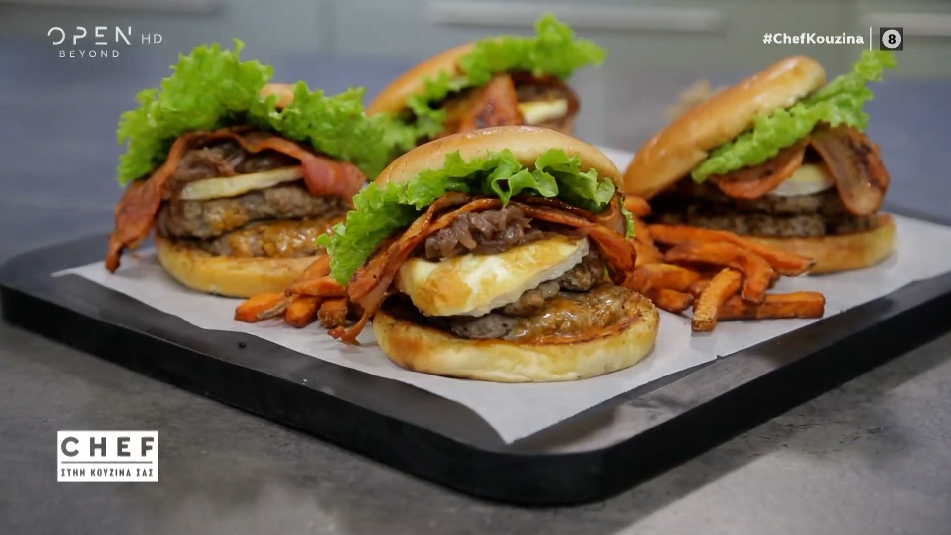 Συνταγή για smash burger με μπρι και μπέικον από τον Βαγγέλη Δρίσκα ...