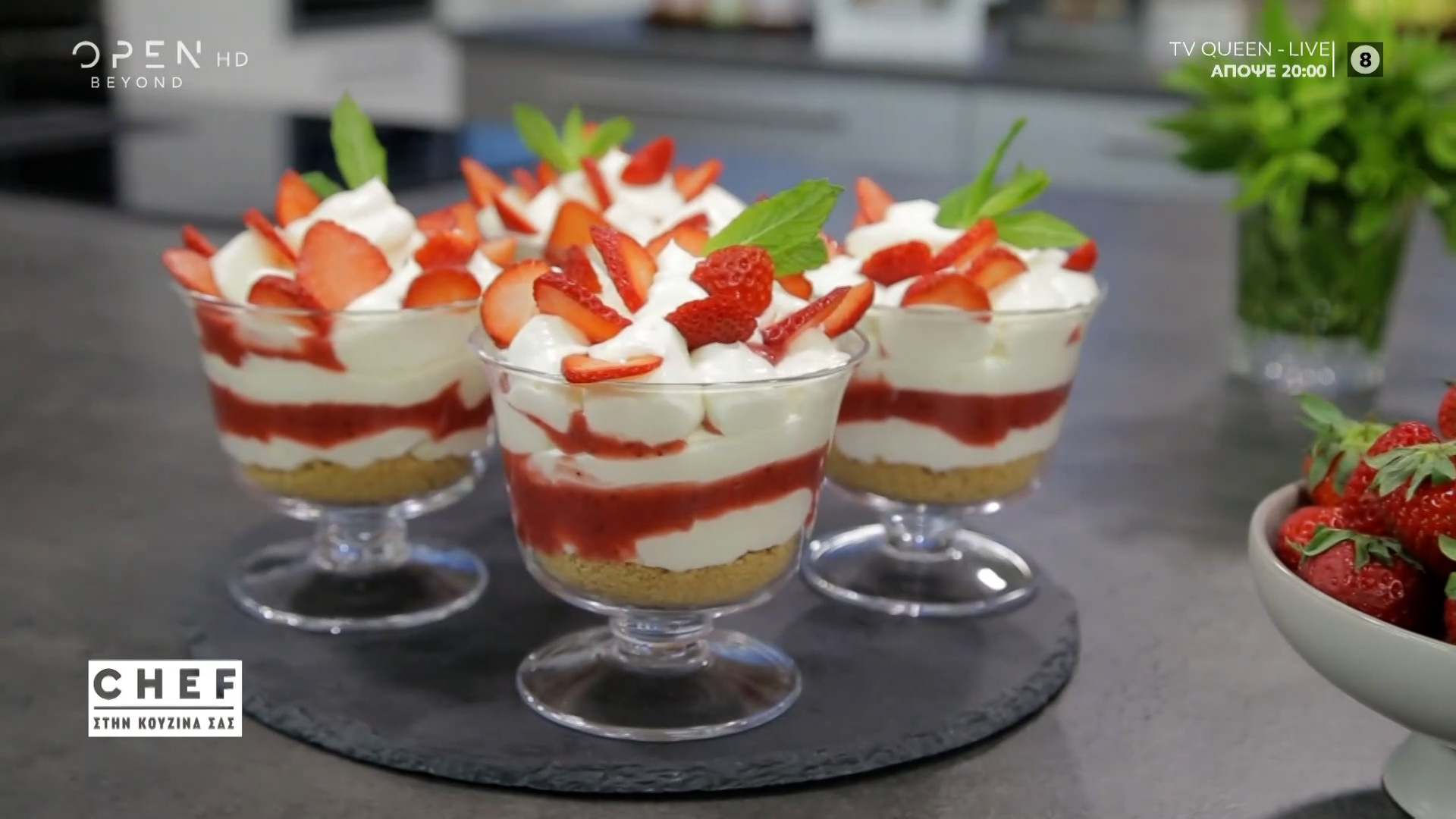 Συνταγή για cheesecake με φράουλες στο ποτήρι από τον Βαγγέλη Δρίσκα ...